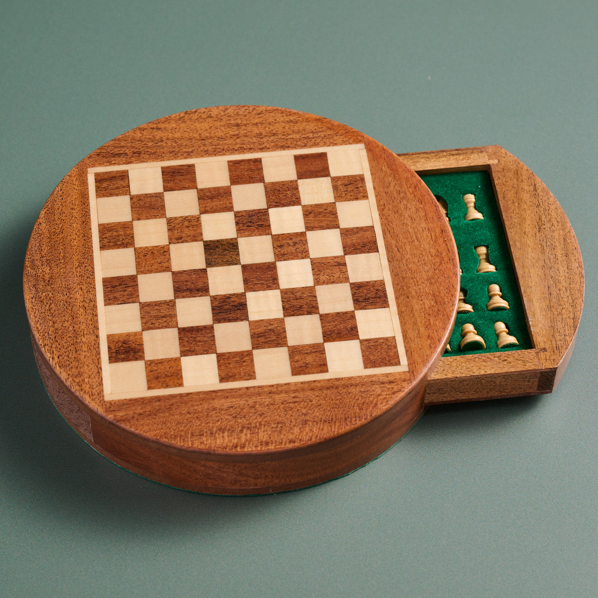 Acacia Wood Round Magnetic Chess Set – Ten Thousand Villages